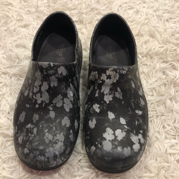 CROCS | Shoes | Crocs Neria Pro Ii Graphic Work Clog Gray Floral Womans ...